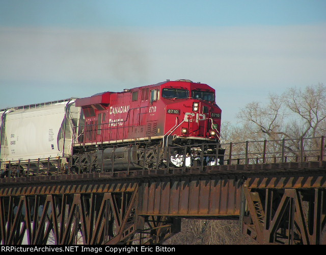 CP 8710 East over the Mississippi